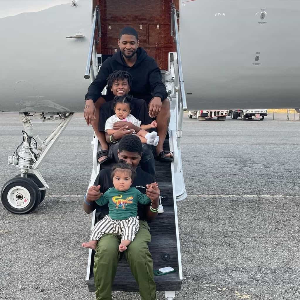 Usher's Got Fans Fallin' in Love With His Sweet Family - Celebrity ...